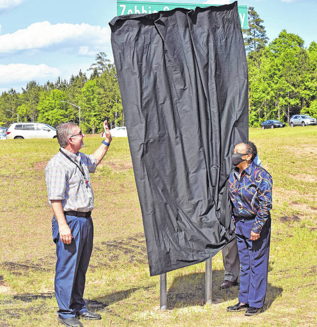 City Council, staff unveil Zebbie Goudelock Way | Newberry Observer